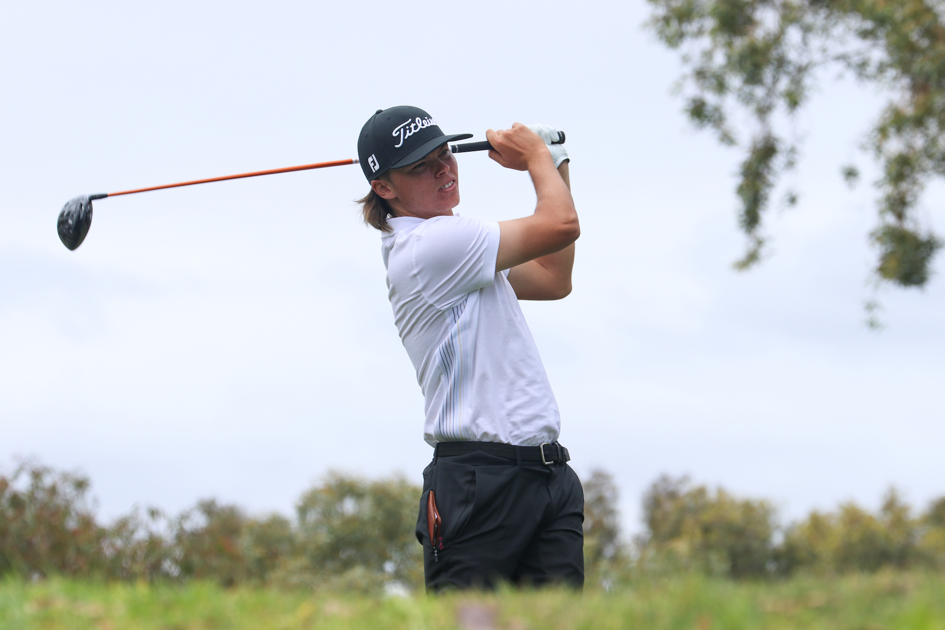 Brady leads 10 ammies into weekend - GolfWA